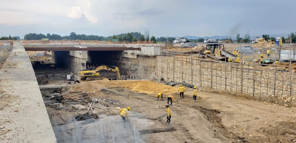 Construcción de la Calle de Rodaje Lima -Aeropuerto El Dorado Bogotá ...